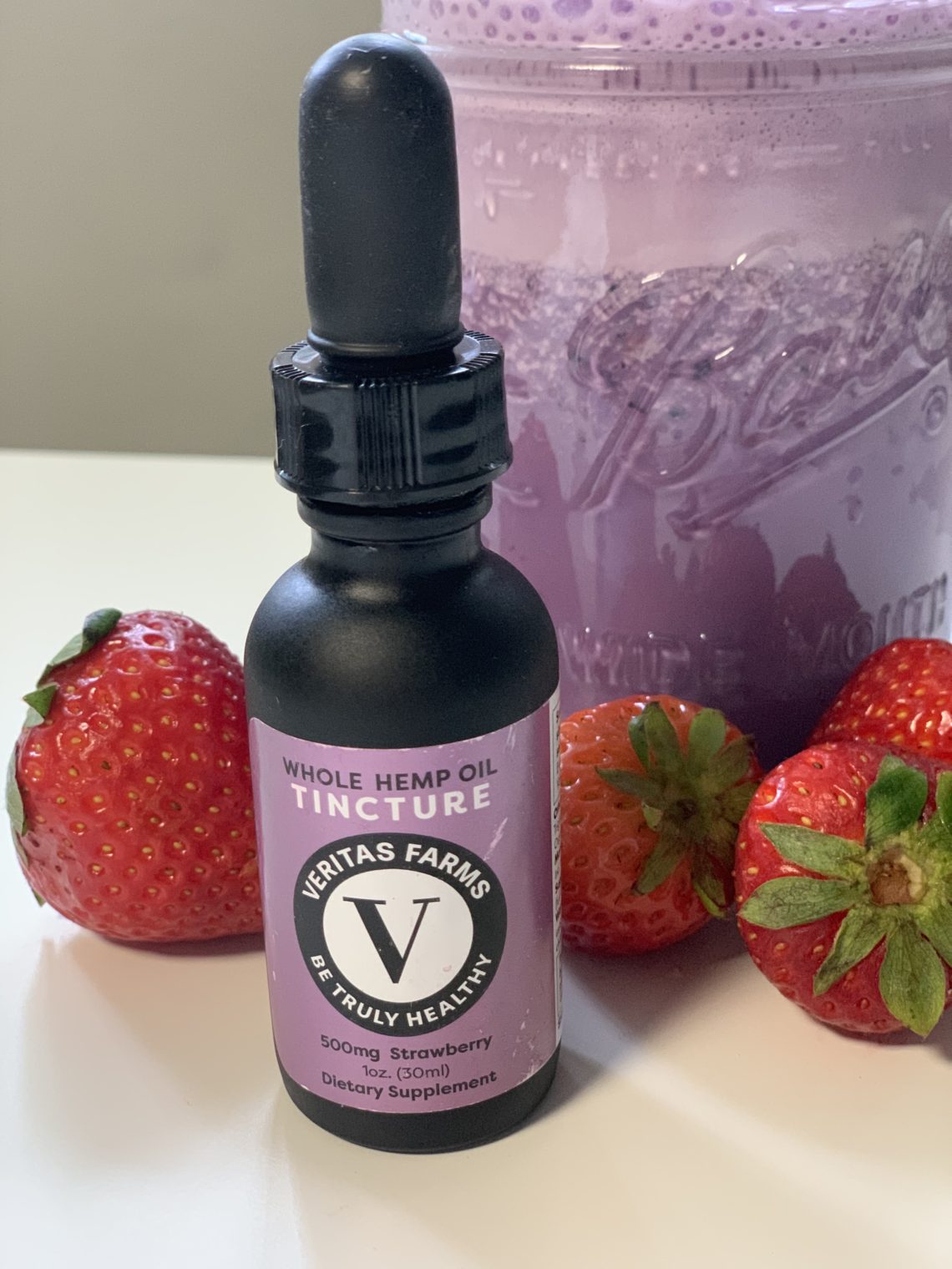 Easy CBD Berry Strawberry Smoothie + Benefits of Using CBD | NYC Tech Mommy